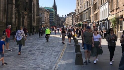 Retail group welcomes high street footfall rise | Pet Business World